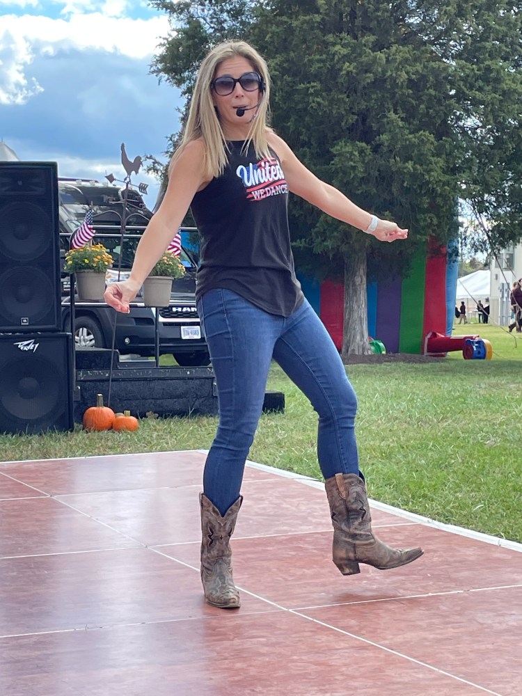 Meet Danielle – LineDance4You